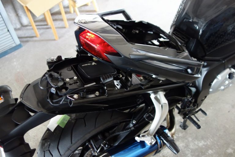 GIVIケースをツアラーに自分で設置してみる例（fz1-fazer） | 画楽